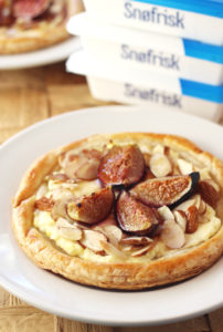 Sponsored Post: Cheesecake Pastries With Figs, Almonds and New Snofrisk ...